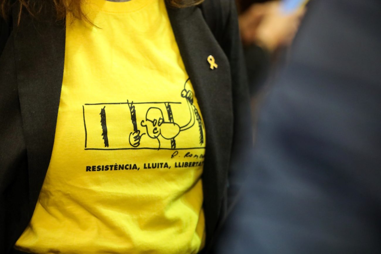 La senadora de Esquerra Republicana Laura Castel viste una camiseta ...