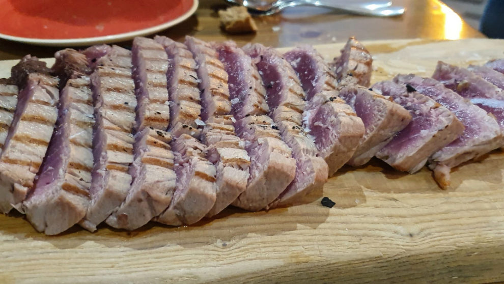 El chuletón de atún que vuelve locos a los carnívoros | Gastro