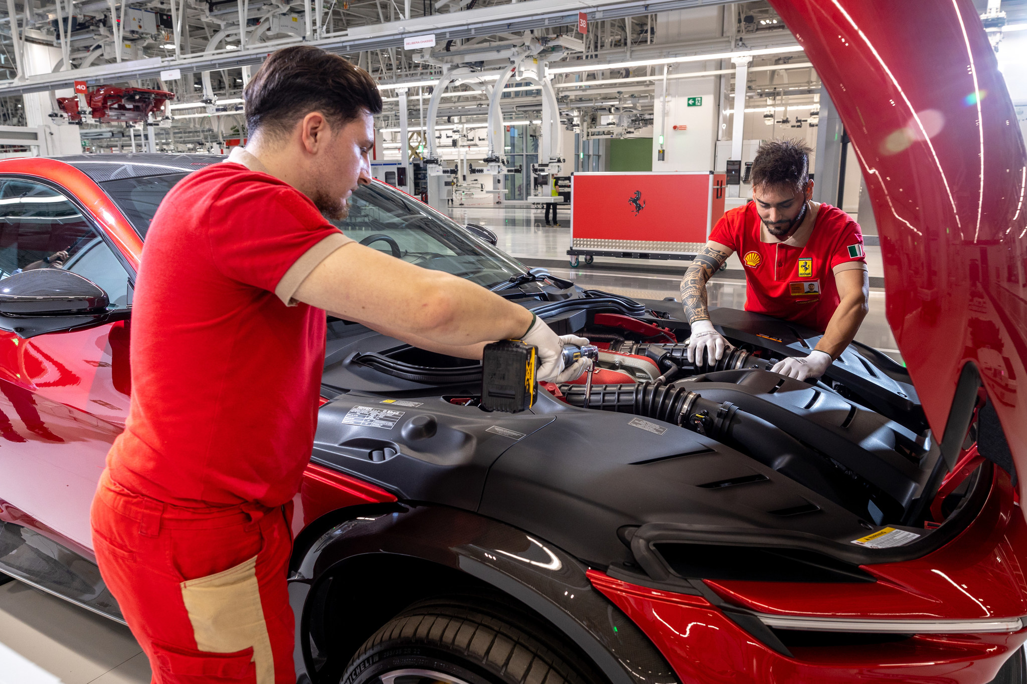 Ferrari inaugura una planta de 200 millones de euros para producir sus ...