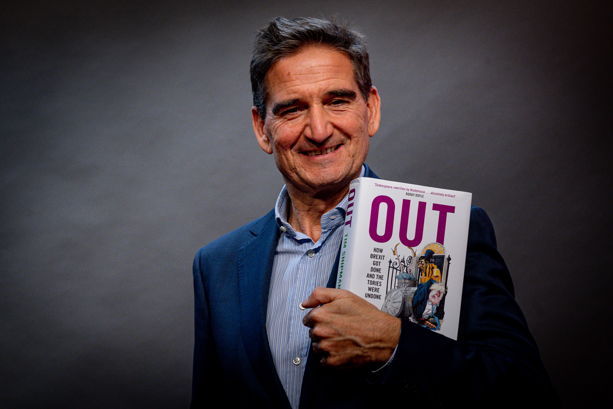 Out (Tim Shipman) | Roberto Casado, corresponsal económico - Foto 9 de 22