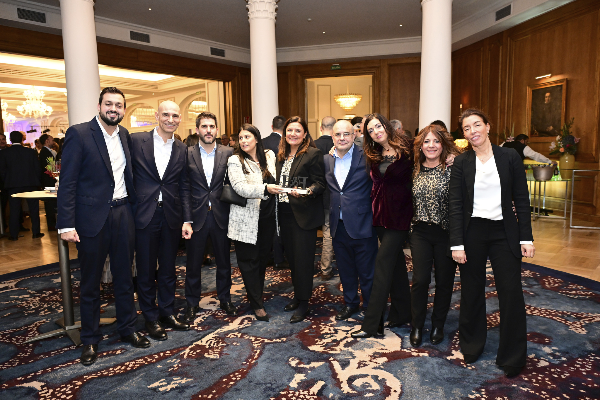 Equipo de AXA, ganador de uno de los accésit en esta edición: Manuel ...