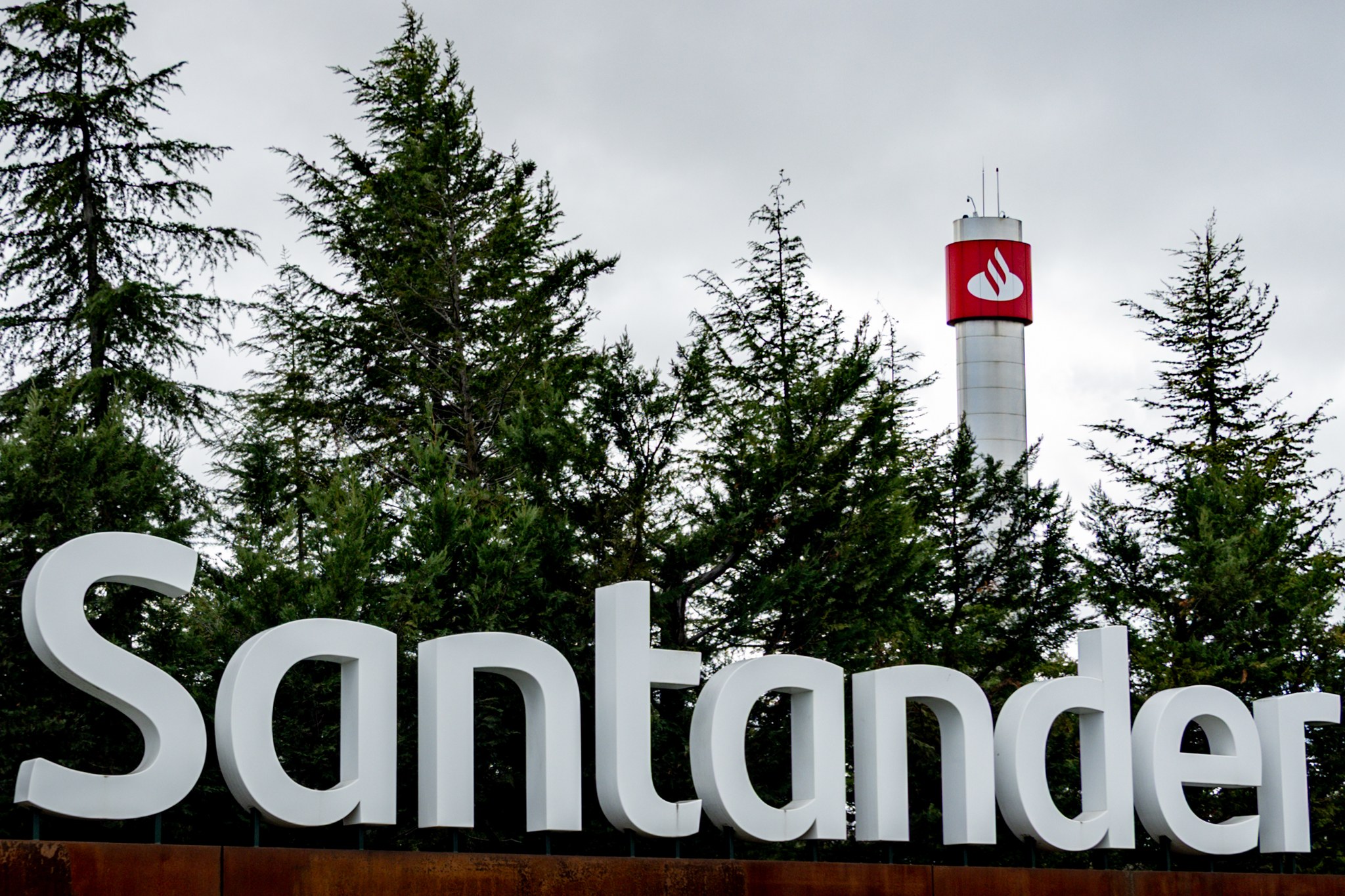 La City aplaude la compra de Santander, pero cree que deberá crecer más ...