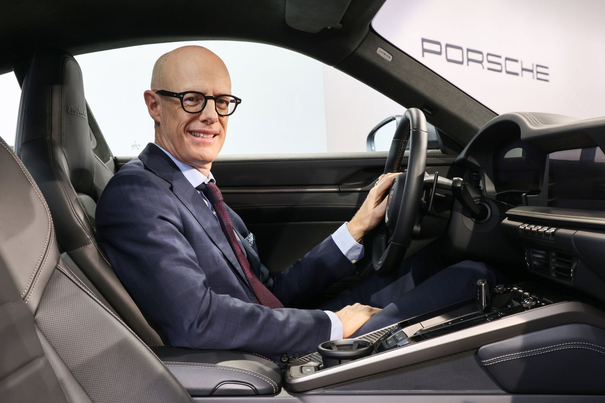 Porsche hunde su beneficio por el paso atrás en eléctricos, los ...