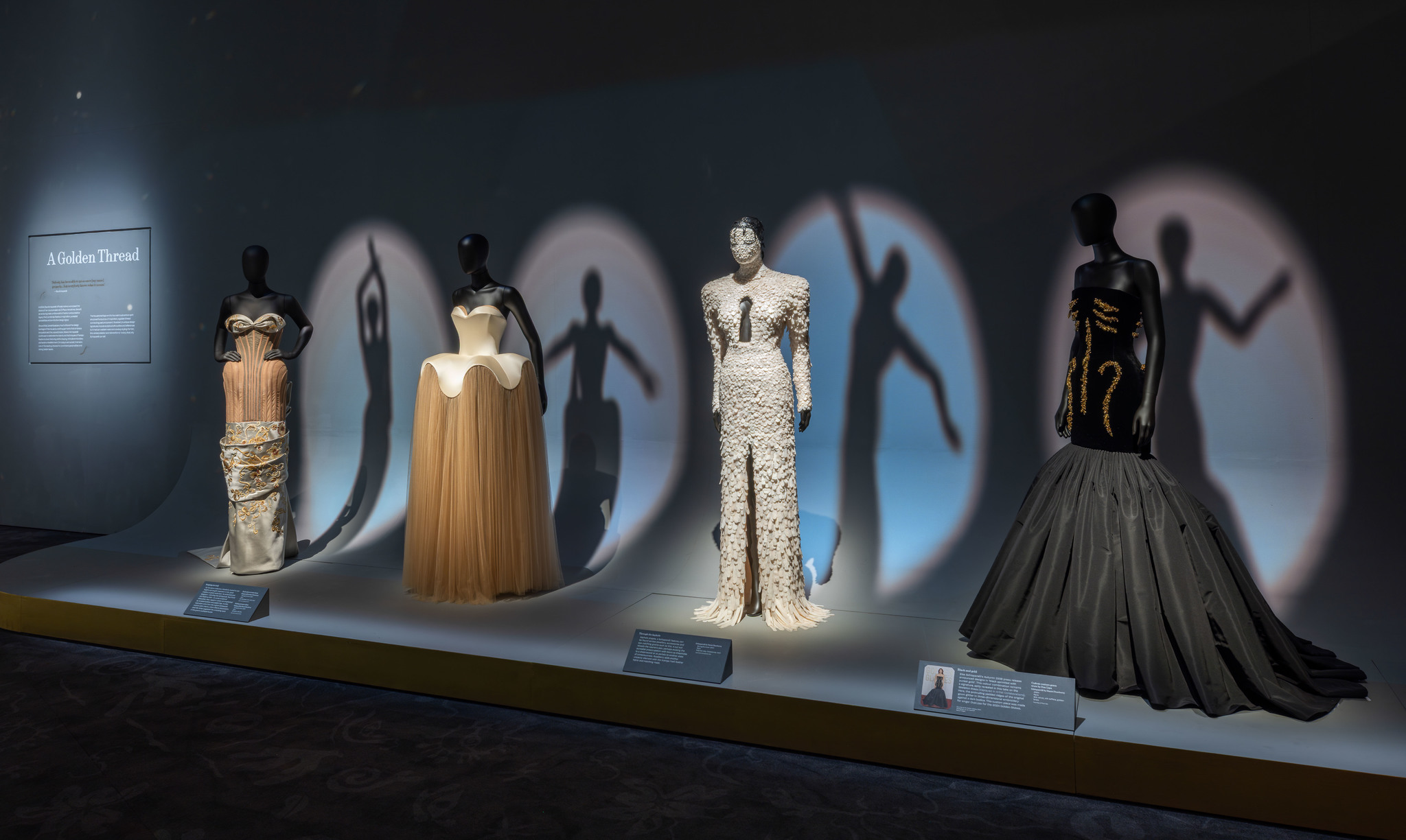 Elsa Schiaparelli, la diseñadora que convirtió el surrealismo de Dalí ...